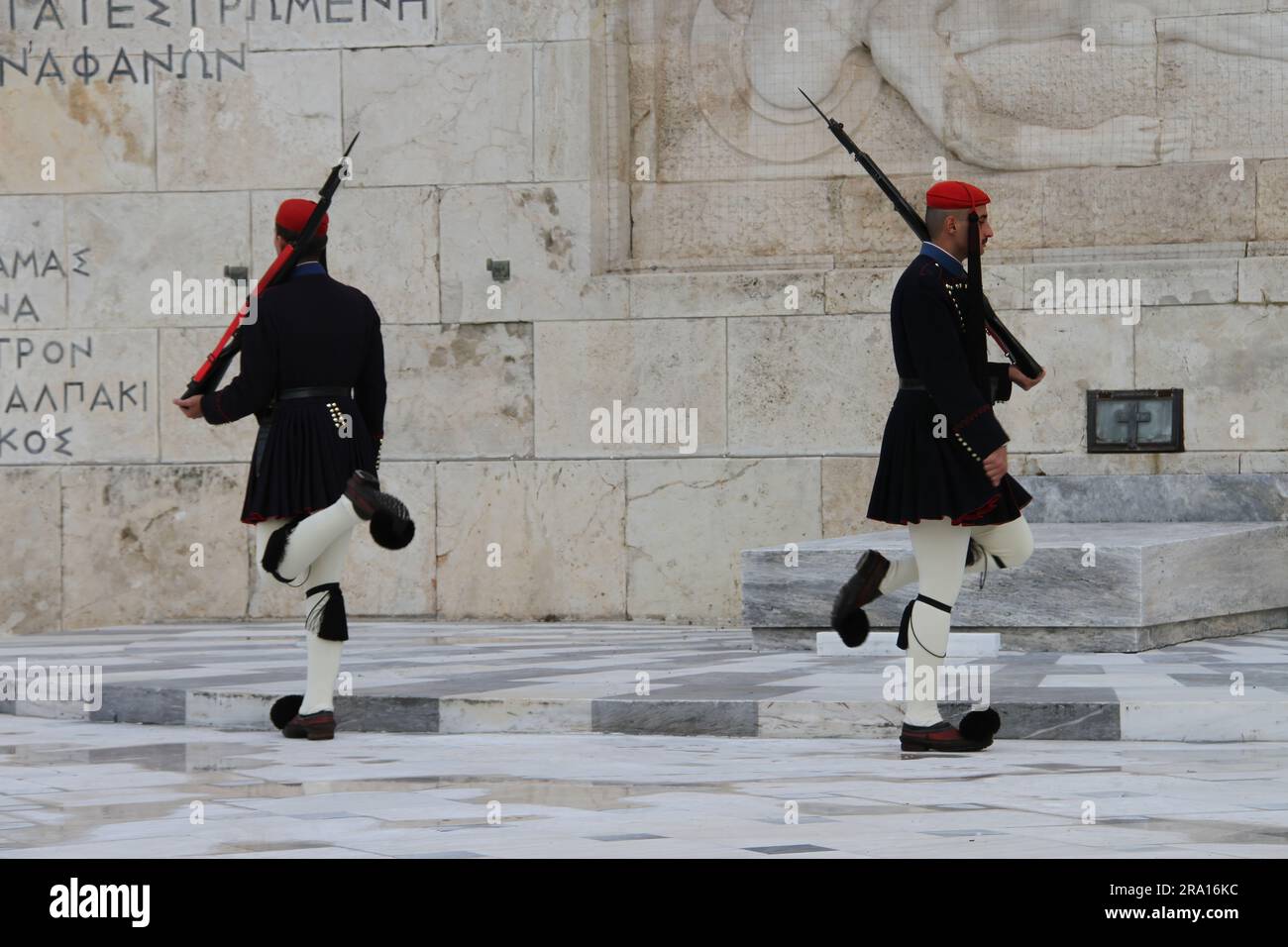 Greek parliament guards hi-res stock photography and images - Alamy