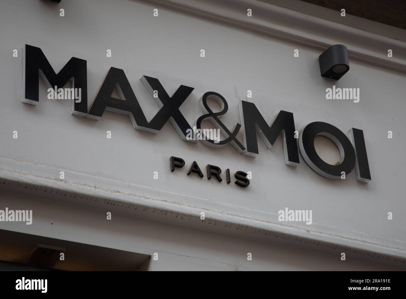 Moi business company logo hi-res stock photography and images - Alamy