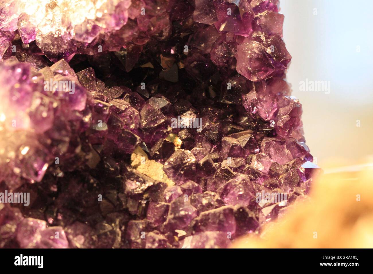 Amethyst texture hi-res stock photography and images - Alamy