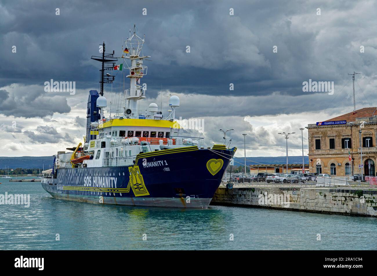Sicily migrant boat hi-res stock photography and images - Alamy