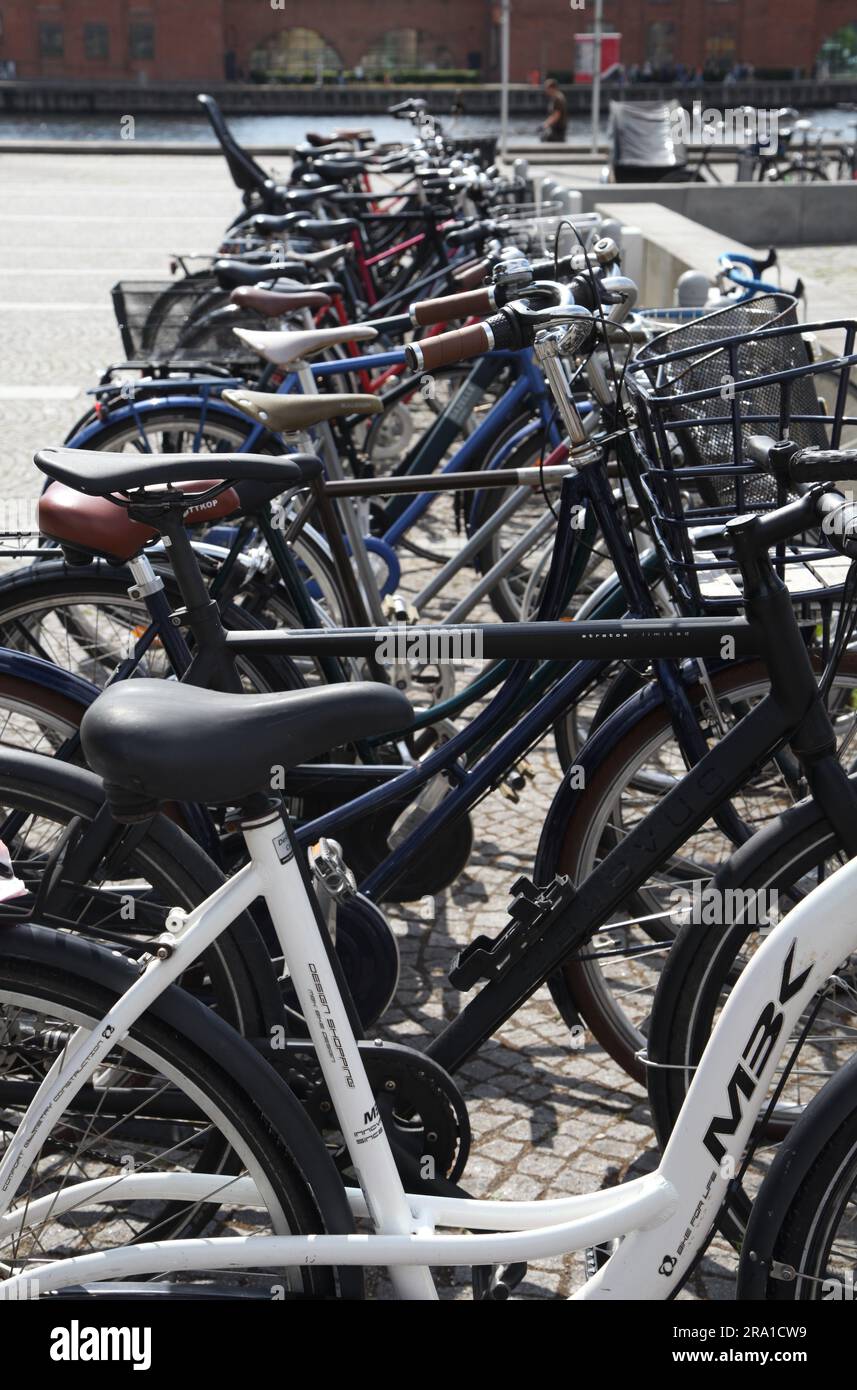 Kopenhagen, Denmark. 28th June, 2023. Bicycles are parked in Copenhagen ...