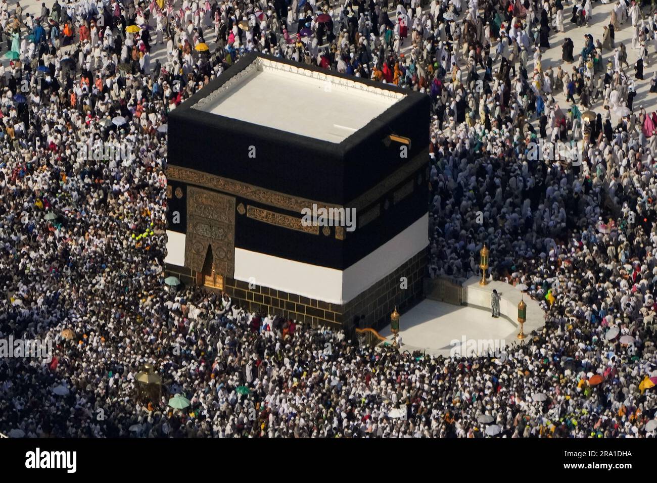 Thousands of Muslim pilgrims circumambulate the Kaaba, the cubic ...