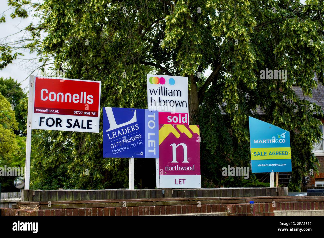 To let boards hi-res stock photography and images - Alamy