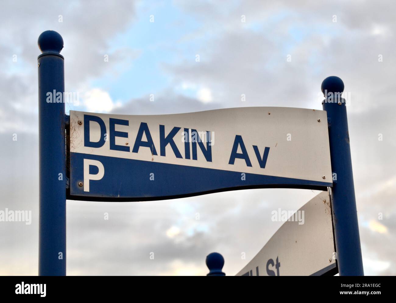Deakin Avenue is the main street through the centre of the outback ...