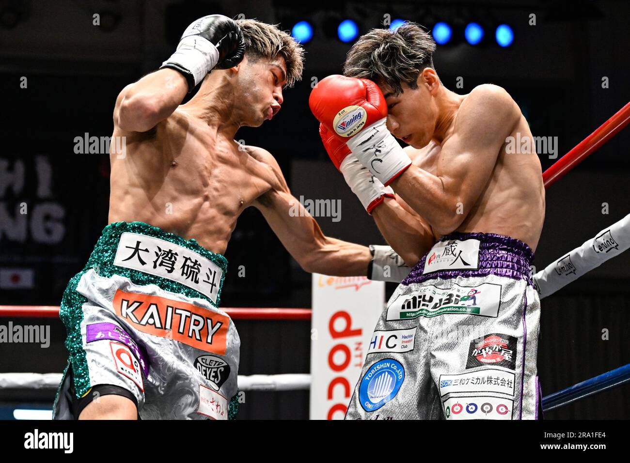 Tokyo, Japan. 29th June, 2023. Toshiki Shimomachi (red gloves) and ...