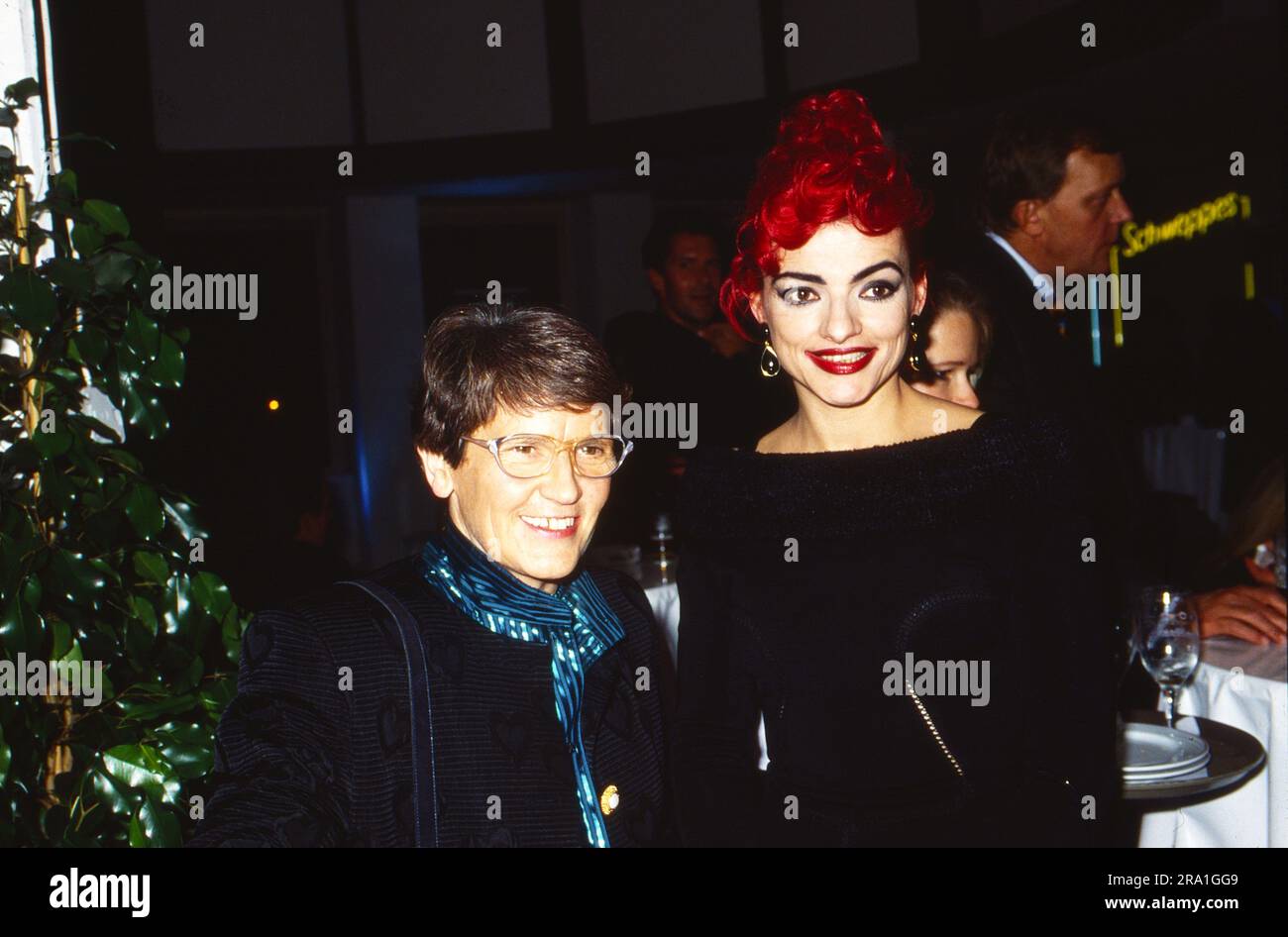 Rita Süssmuth neben Nina Hagen, Deutschland um 1994 Stock Photo - Alamy