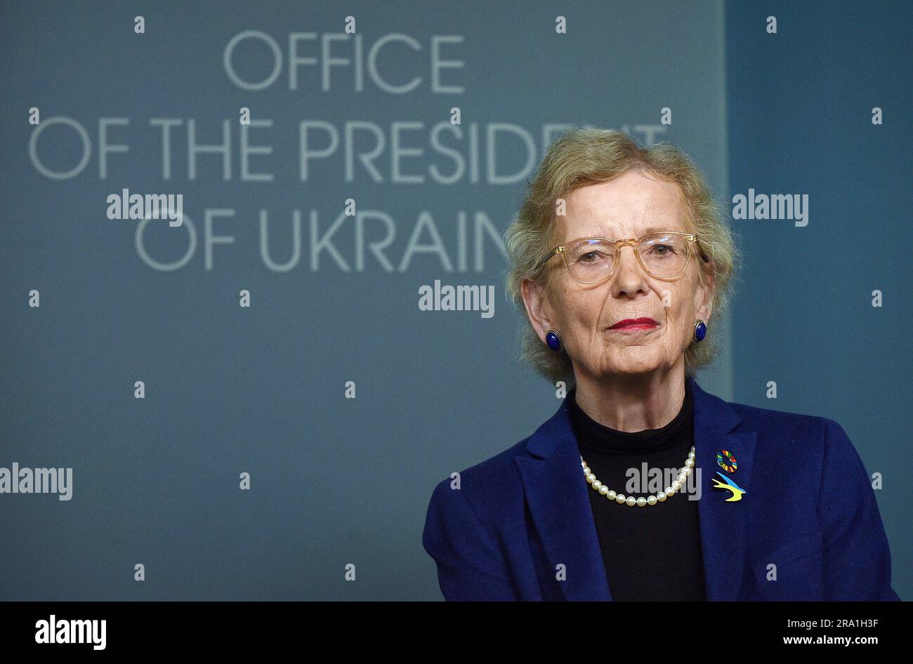 Mary robinson ireland 1990 hi-res stock photography and images - Alamy