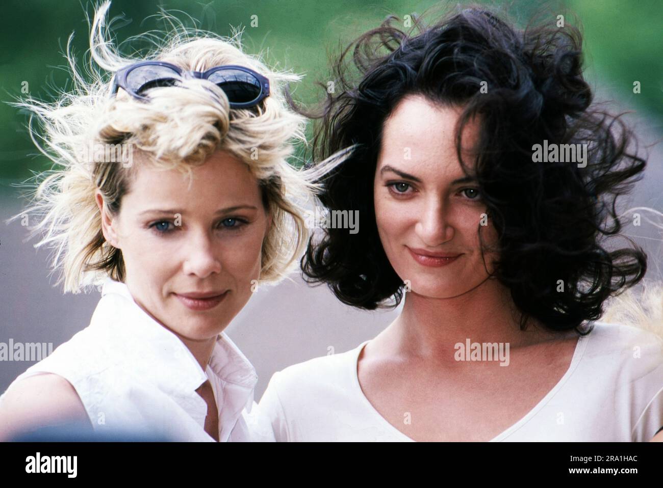 Ann Kathrin Kramer, deutsche Schauspielerin (links) mit Kollegin ...