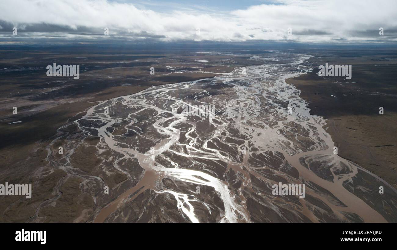 (230630) -- GOLMUD, June 30, 2023 (Xinhua) -- This aerial photo taken ...