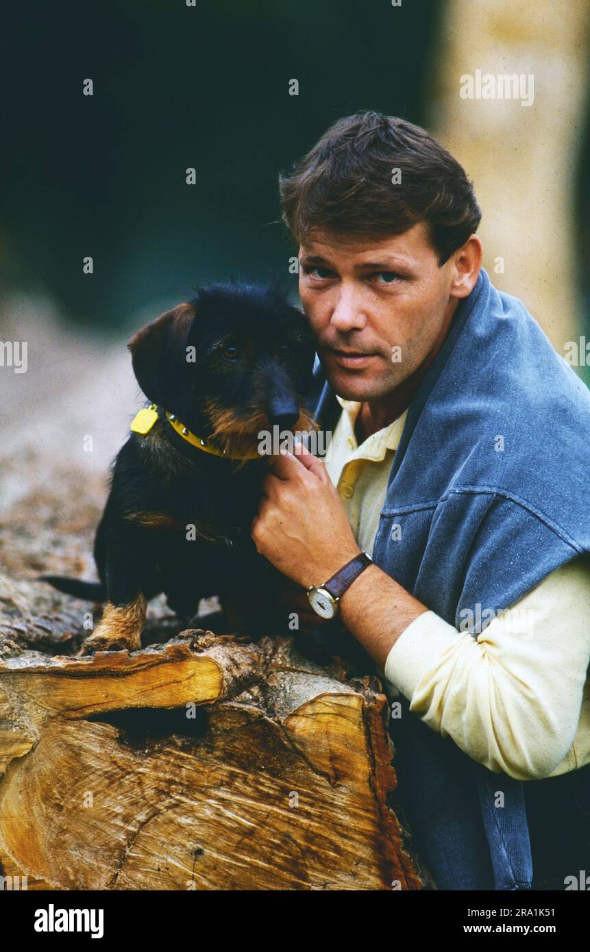 Walter Plathe, deutscher Schauspieler, Portrait mit Dackel, Deutschland ...