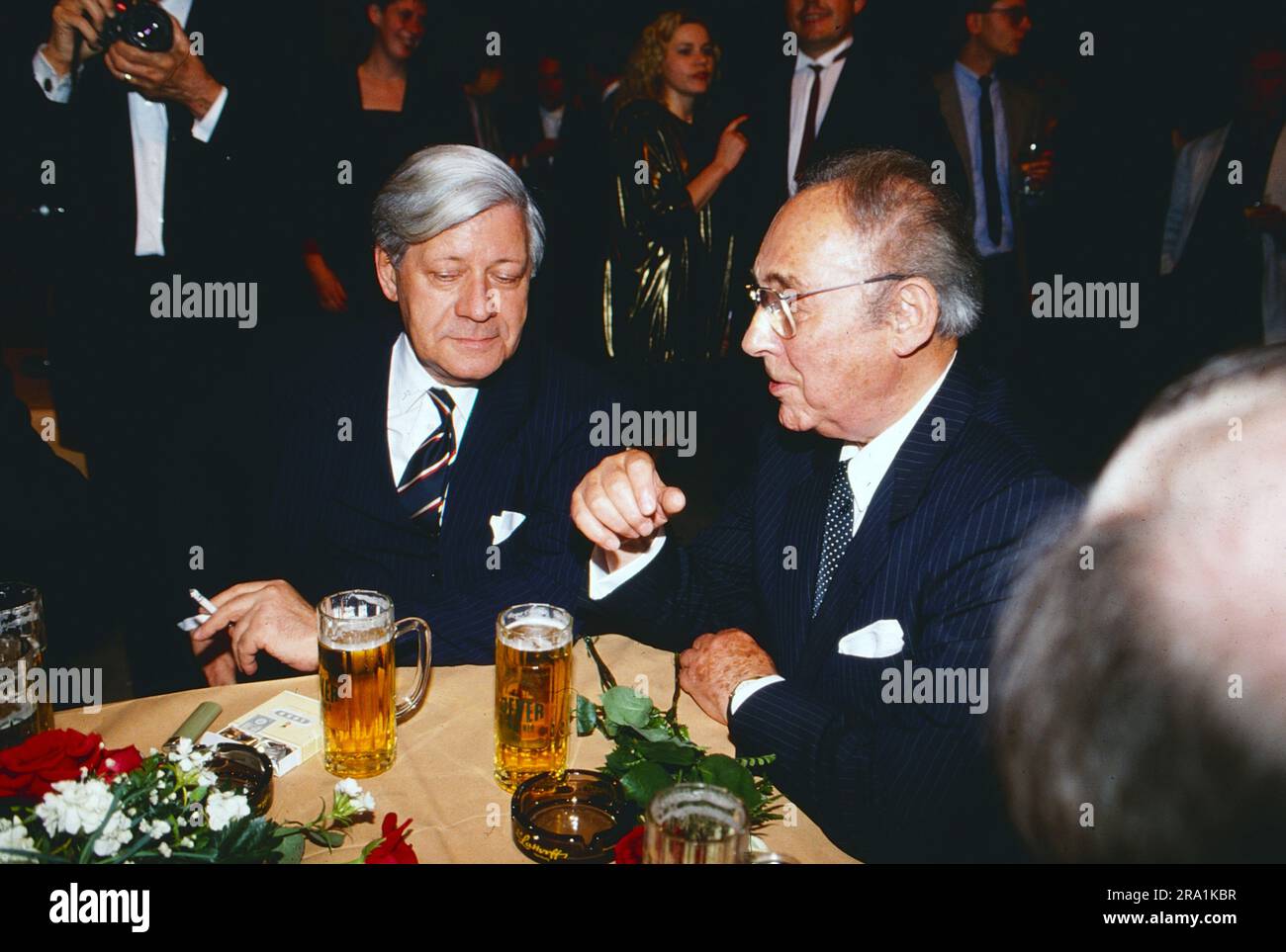 Altbundeskanzler Helmut Schmidt im Gespräch mit Kurt A. Körber ...