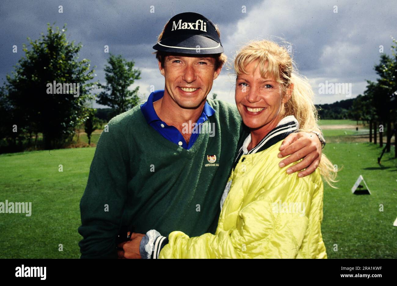 Michael Lesch, deutscher Schauspieler, auf dem Golfplatz mit Ehefrau ...