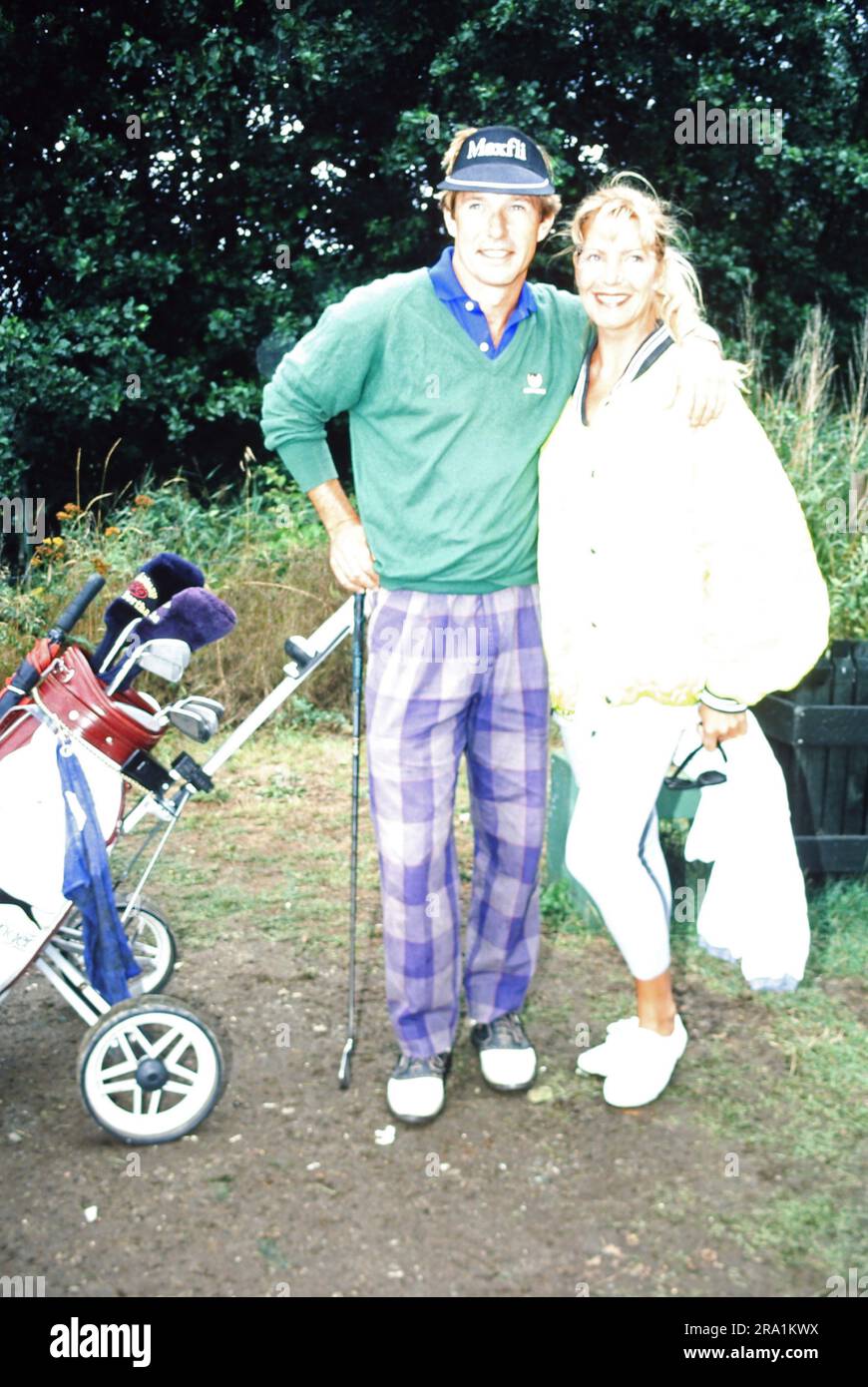 Michael Lesch, deutscher Schauspieler, auf dem Golfplatz mit Ehefrau ...