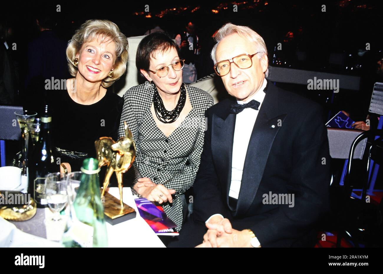 Heide Simonis zwischen Ehepaar Karin und Edmund Stoiber in München ...