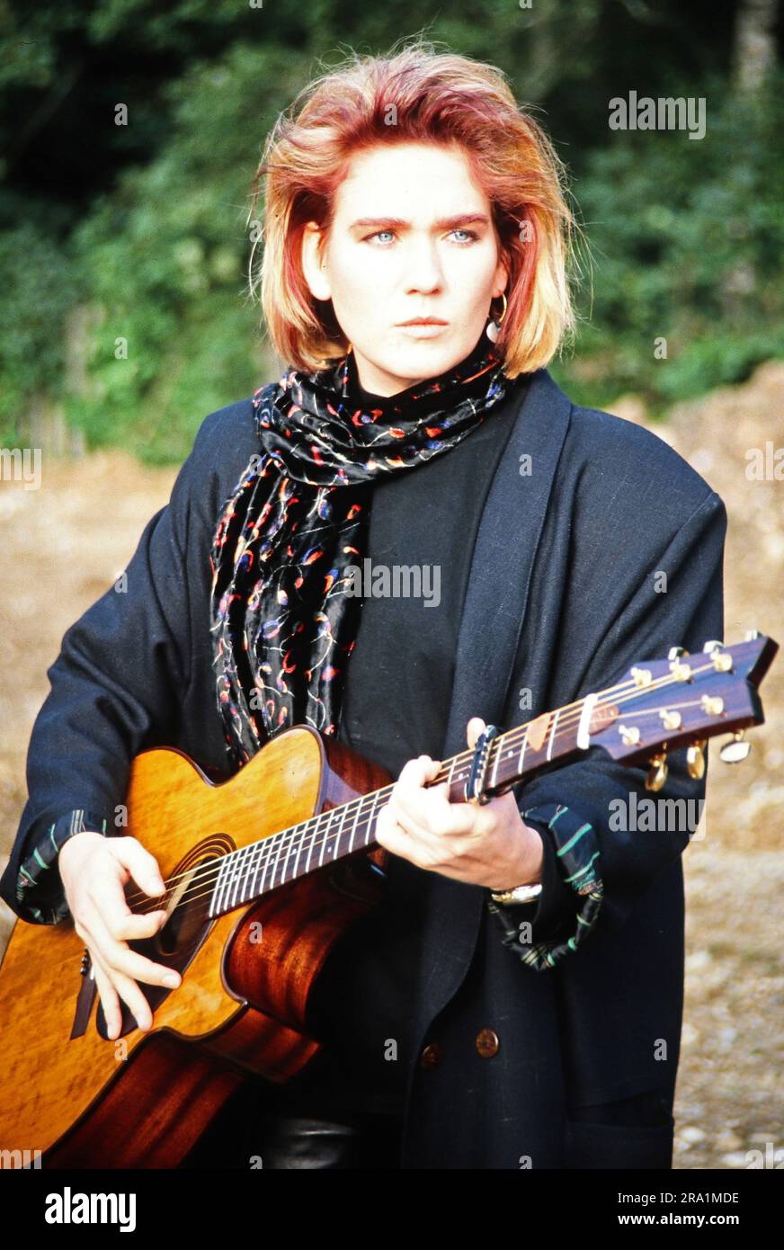 Juliane Werding, deutsche Schlager- und Popsängerin, mit Gitarre ...