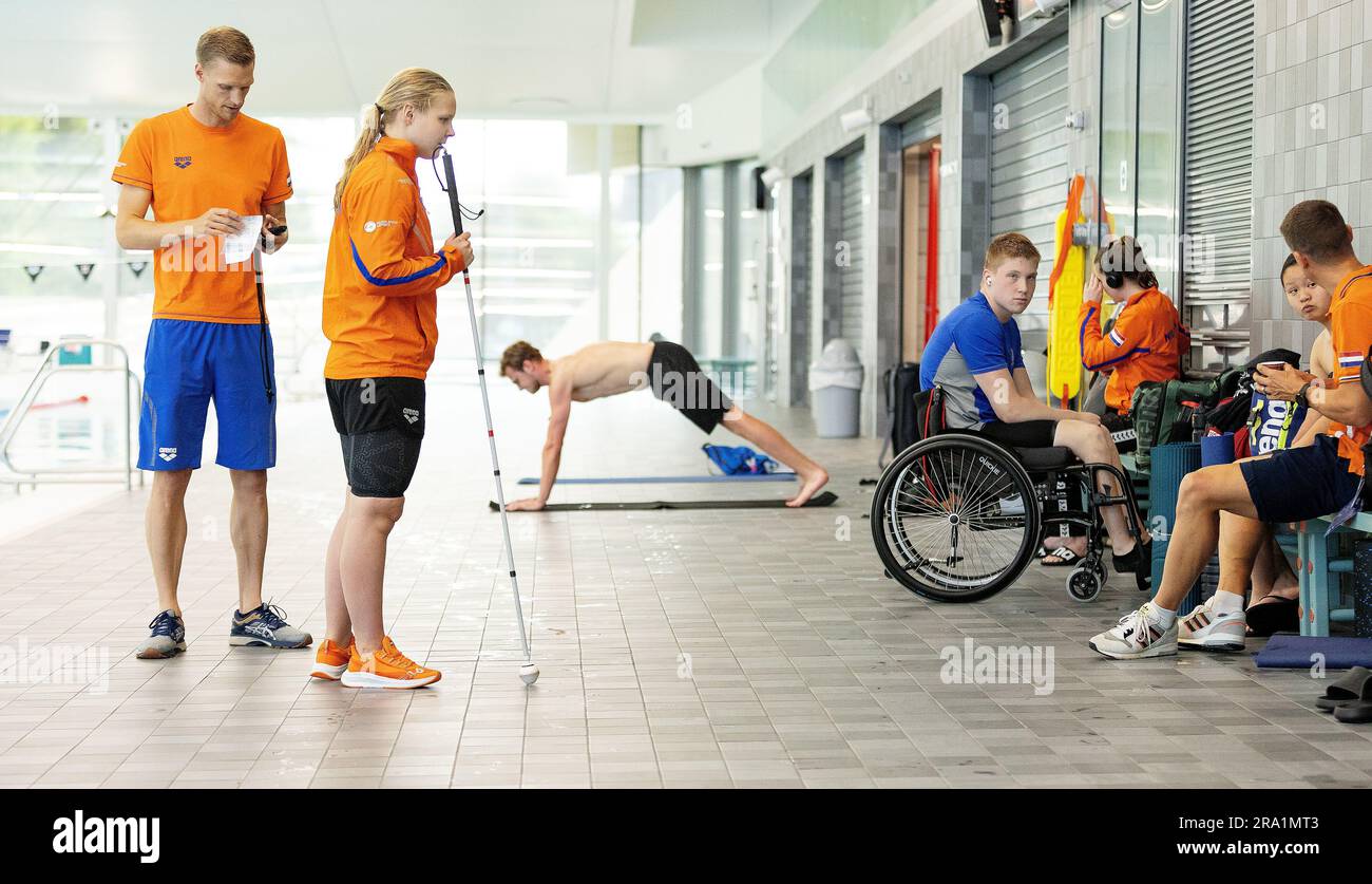 AMERSFOORT - National coach Bram Dekker (L), swimmer Liesette Bruinsma ...