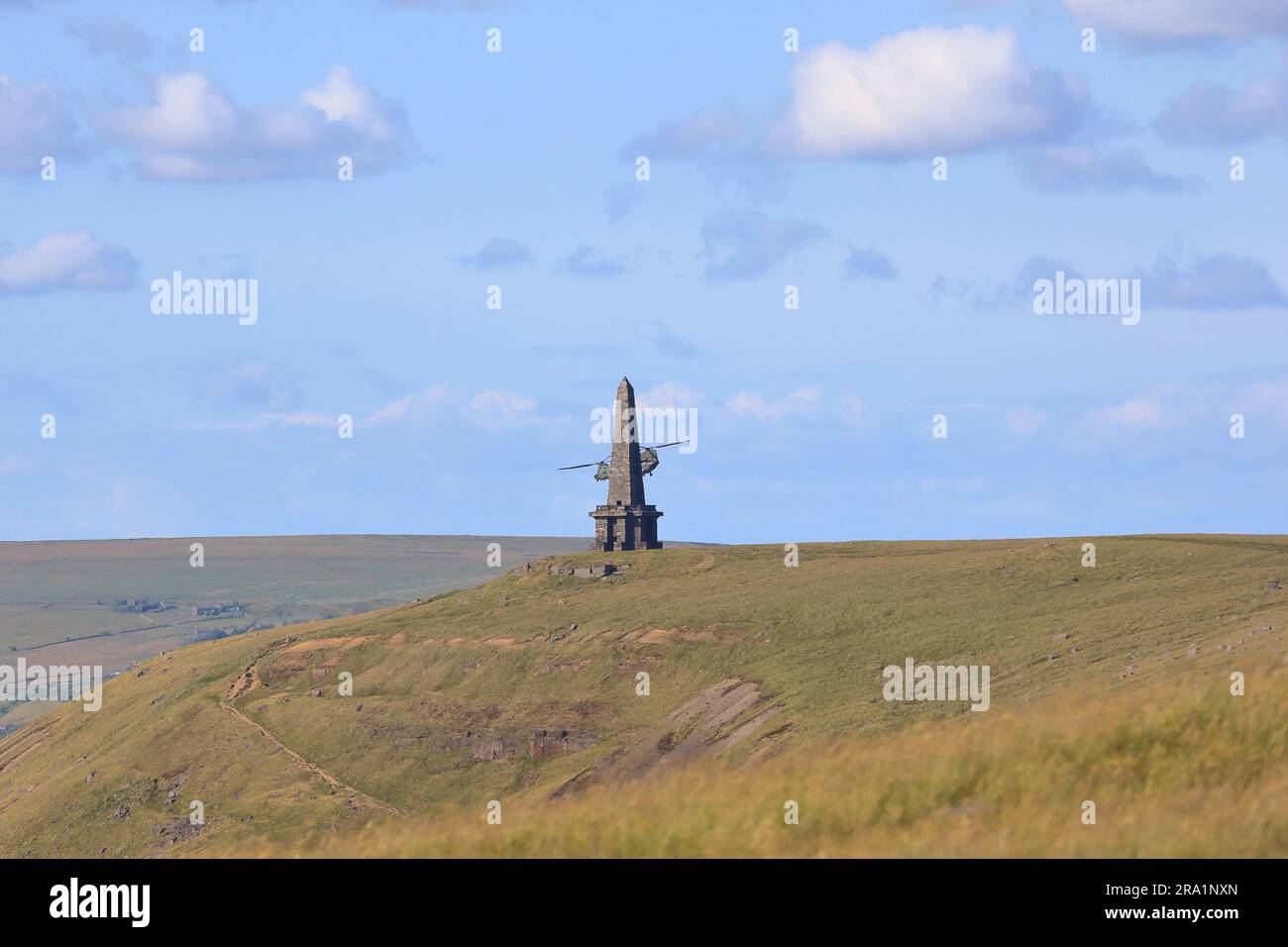 Chinook flying low hi-res stock photography and images - Alamy