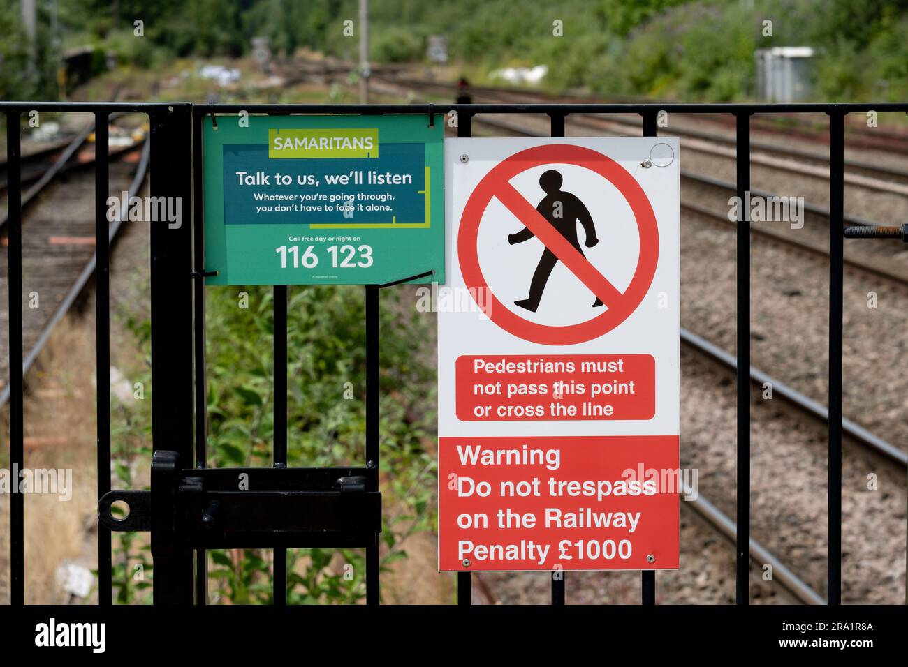 Samaritans and trespass signs, Leamington Spa railway station, UK Stock ...