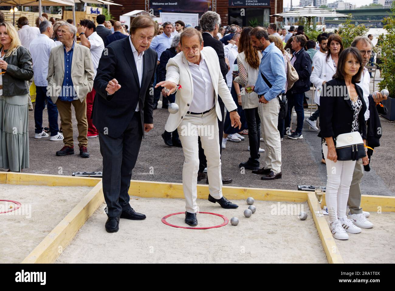 Oyster bowling hi-res stock photography and images - Alamy