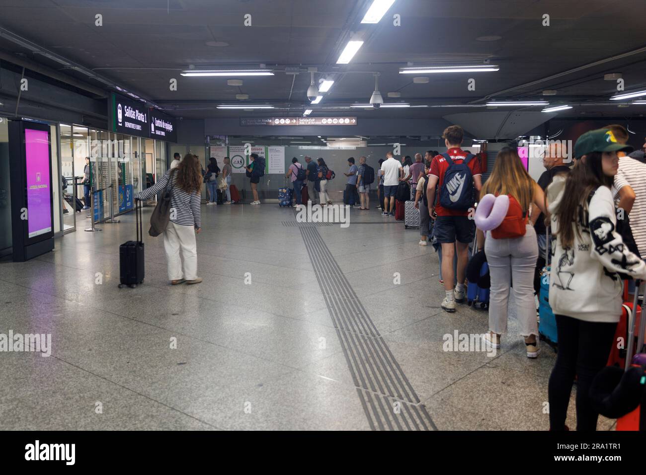 Several people queue at the AVE door, at Atocha-Almudena Grandes ...