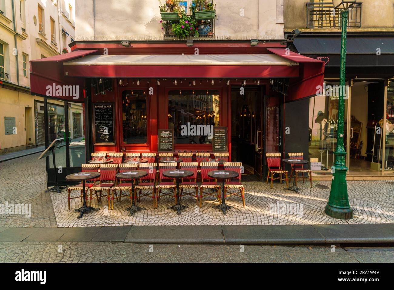 Iconic cafe in paris hi-res stock photography and images - Alamy
