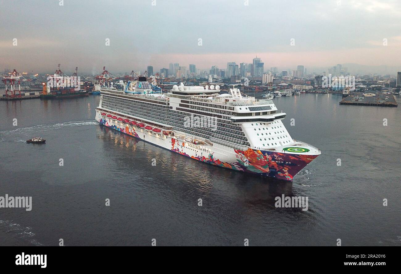 Dream cruises world dream hi-res stock photography and images - Alamy