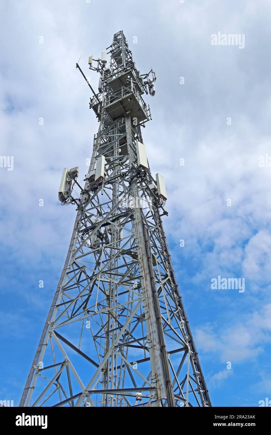 Cellular tower backhaul hi-res stock photography and images - Alamy