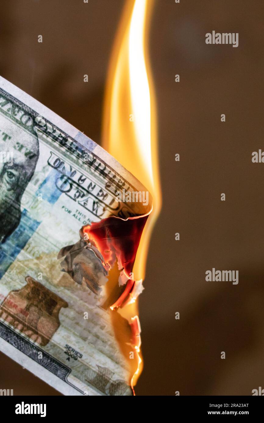 Burning 100 dollar bill close up, copy space Stock Photo - Alamy
