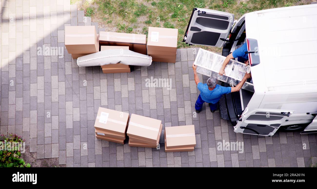 Delivery driver loading van boxes hi-res stock photography and images ...