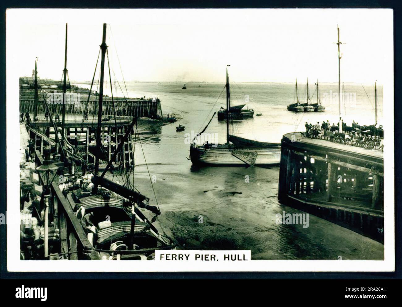 Ferry Pier, Hull - Vintage Cigarette Card Stock Photo - Alamy