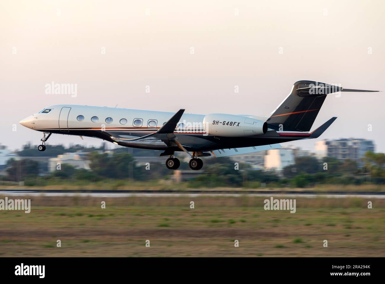 Gulfstream g650 business jet hi-res stock photography and images - Alamy