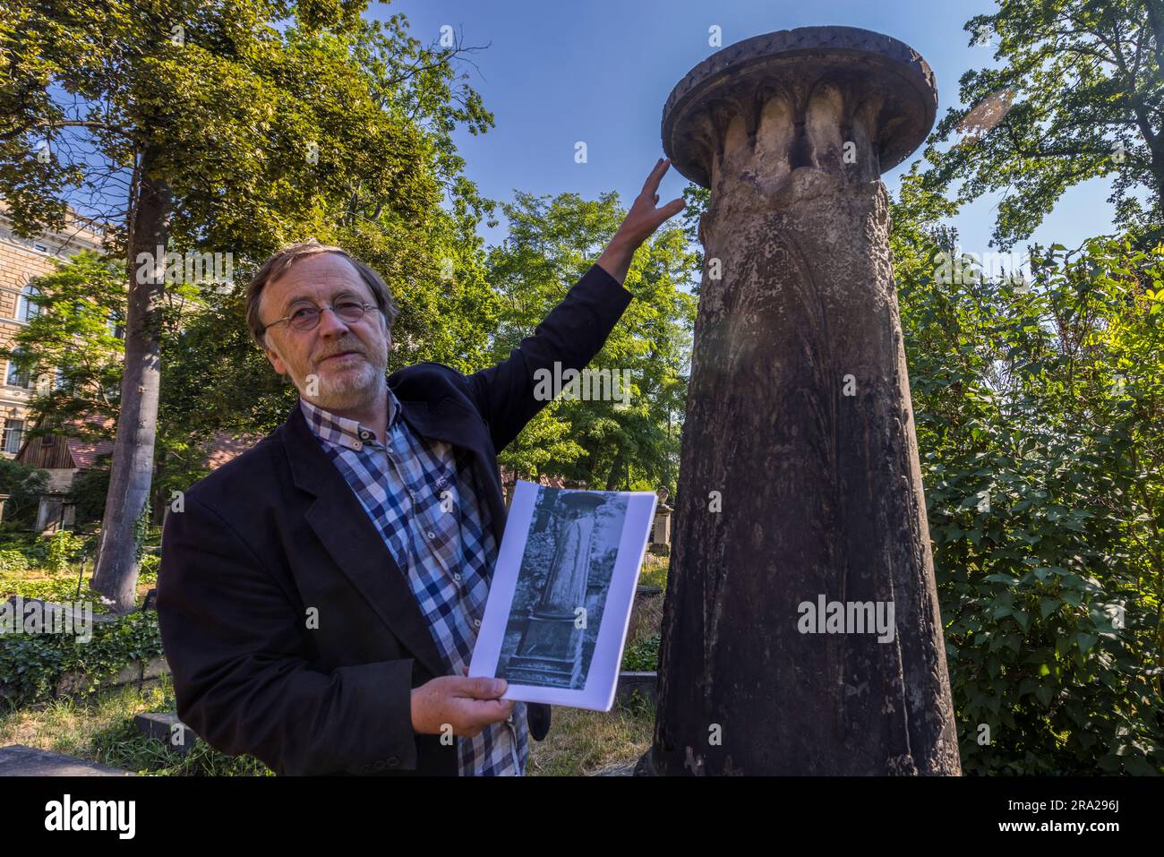 Volker Neumeister of the Elias Cemetery Association at a grave column ...
