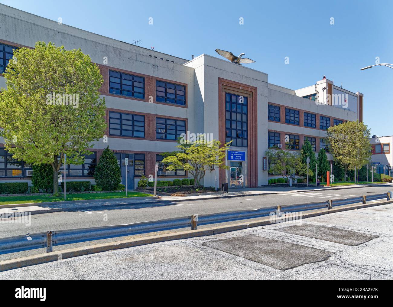 Laguardia airport lga terminal hi-res stock photography and images - Alamy