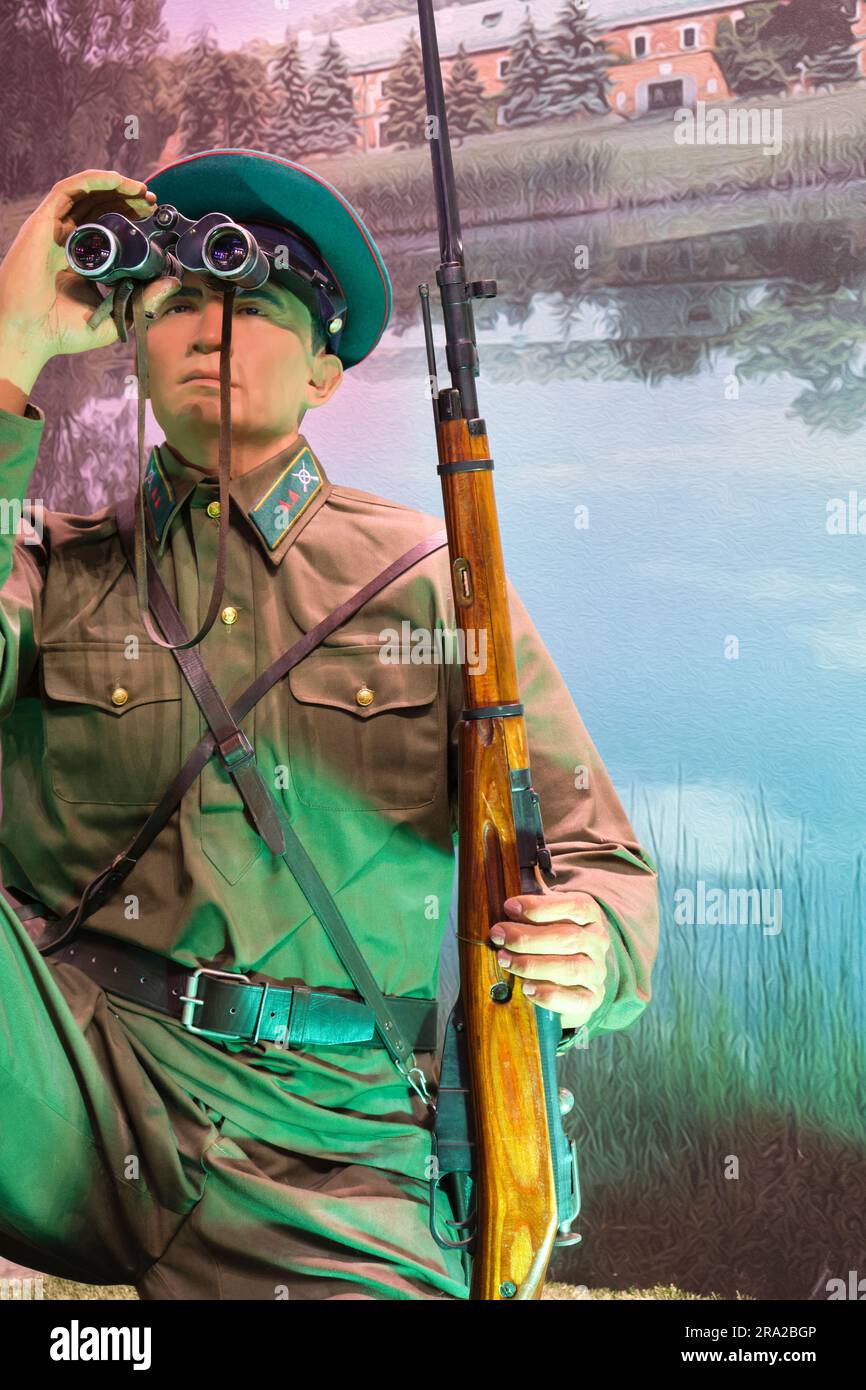 A diorama of a soldier looking through binoculars. At the Shon Sharaf Great Patriotic War, WWII ...