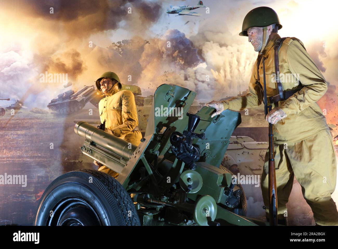 A diorama of soldiers using an artillery gun. At the Shon Sharaf Great ...