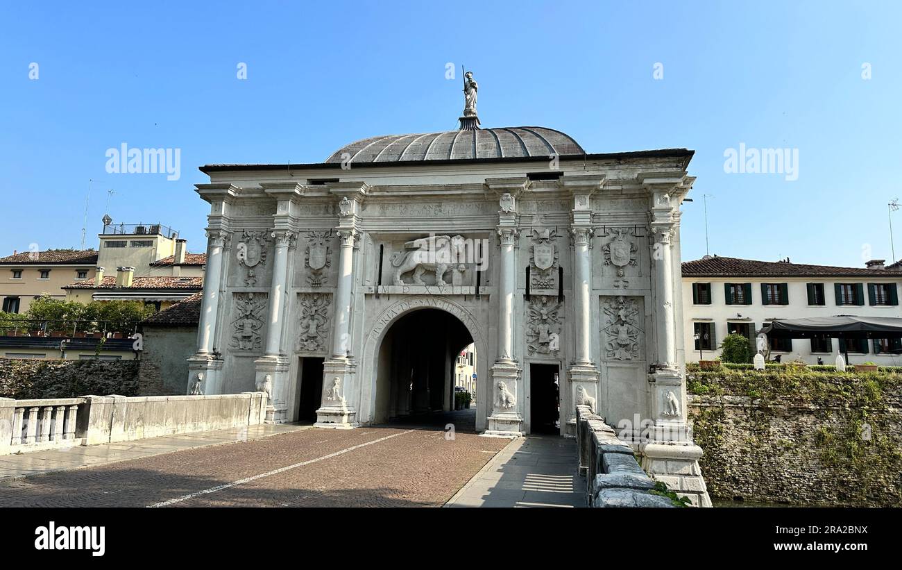 Comuna medieval hi-res stock photography and images - Alamy