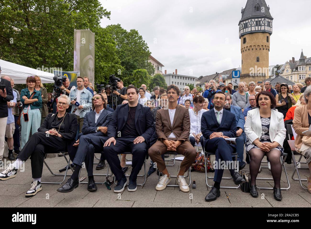 30 June 2023, Hesse, Frankfurt/M.: Bärbel Schäfer (l-r), TV presenter ...