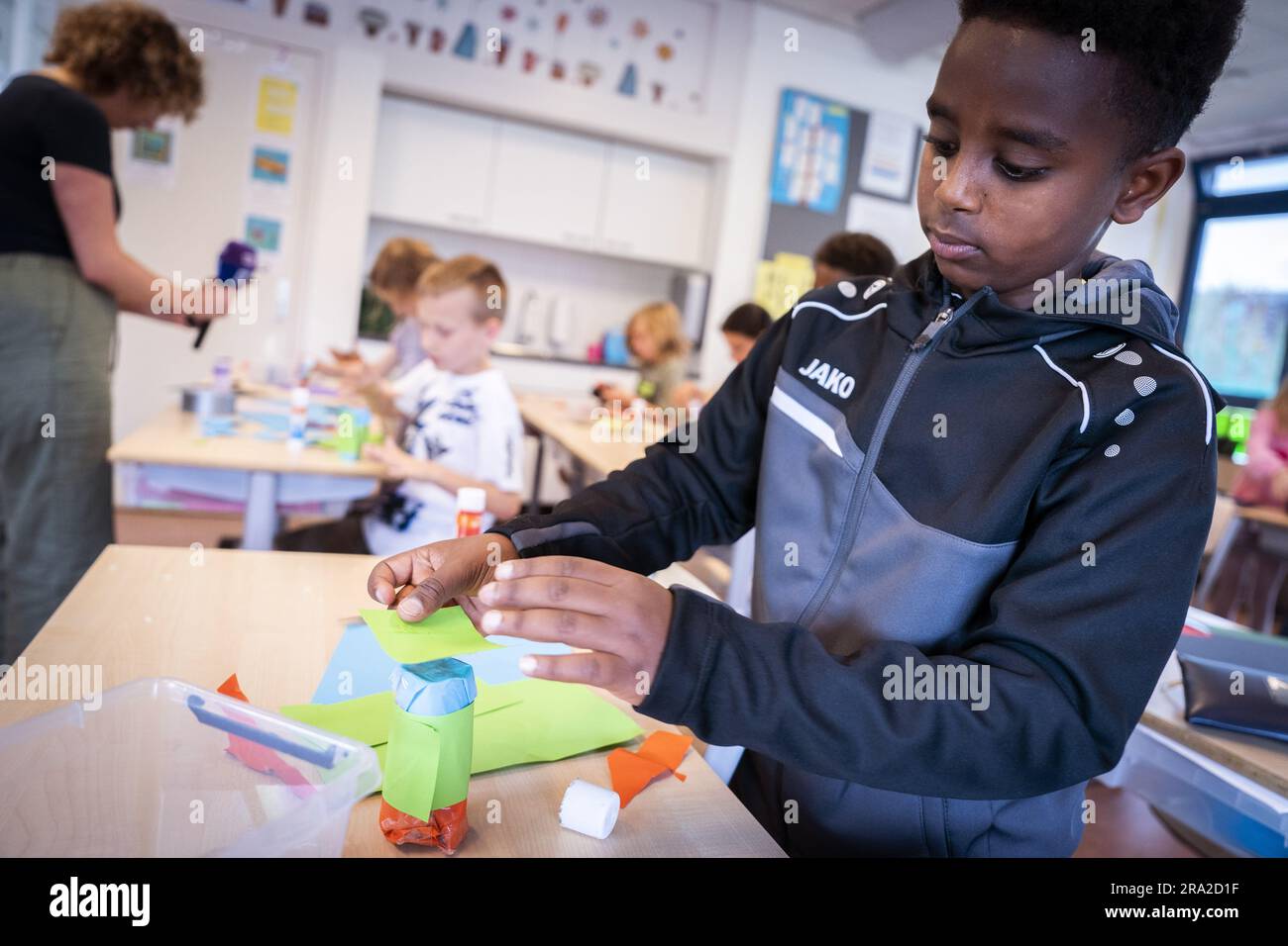 HORN - Children craft musical instruments and decorations for the Keti ...