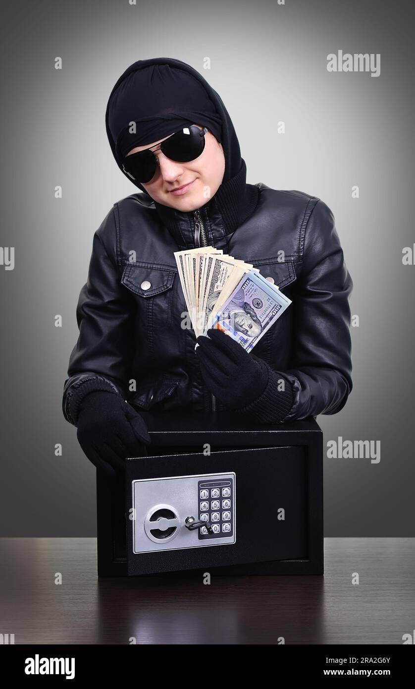 Cartoon burglar hi-res stock photography and images - Alamy