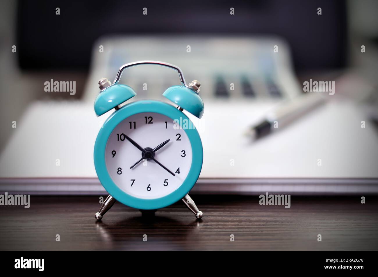 Antique standing clock hi-res stock photography and images - Alamy