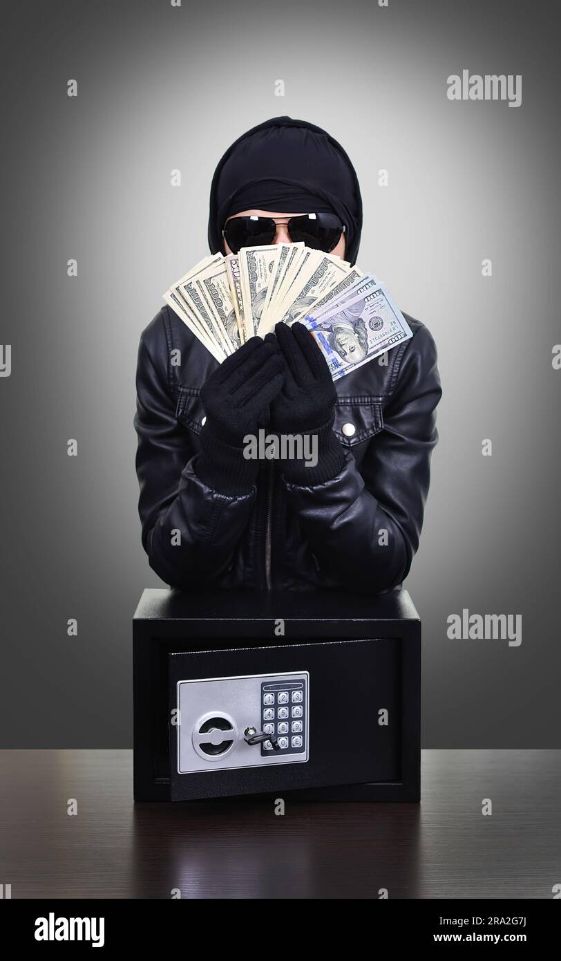 Cartoon burglar hi-res stock photography and images - Alamy