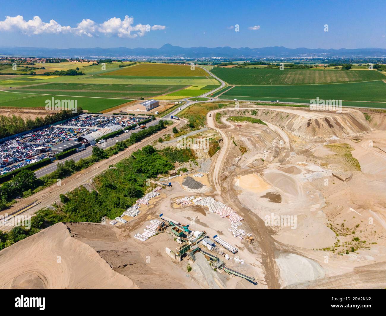 Aggregate extraction quarry hi-res stock photography and images - Alamy