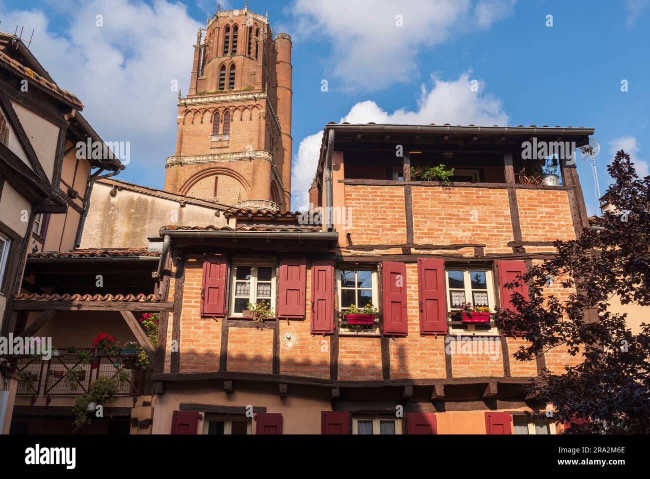 France corbelled houses hi-res stock photography and images - Alamy