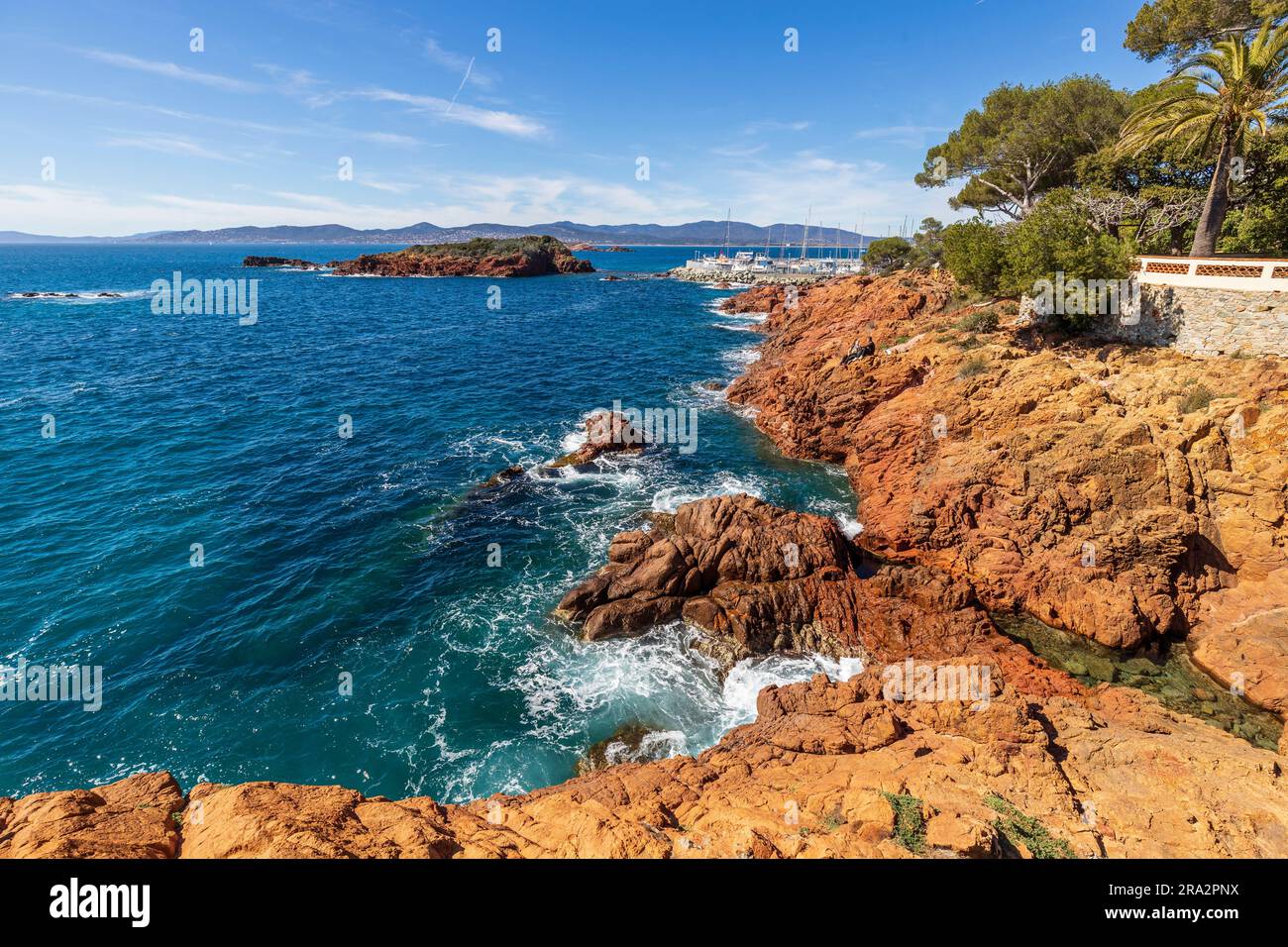 France, Var, Saint-Raphaêl, coastal path, Lion de Terre islet and the ...