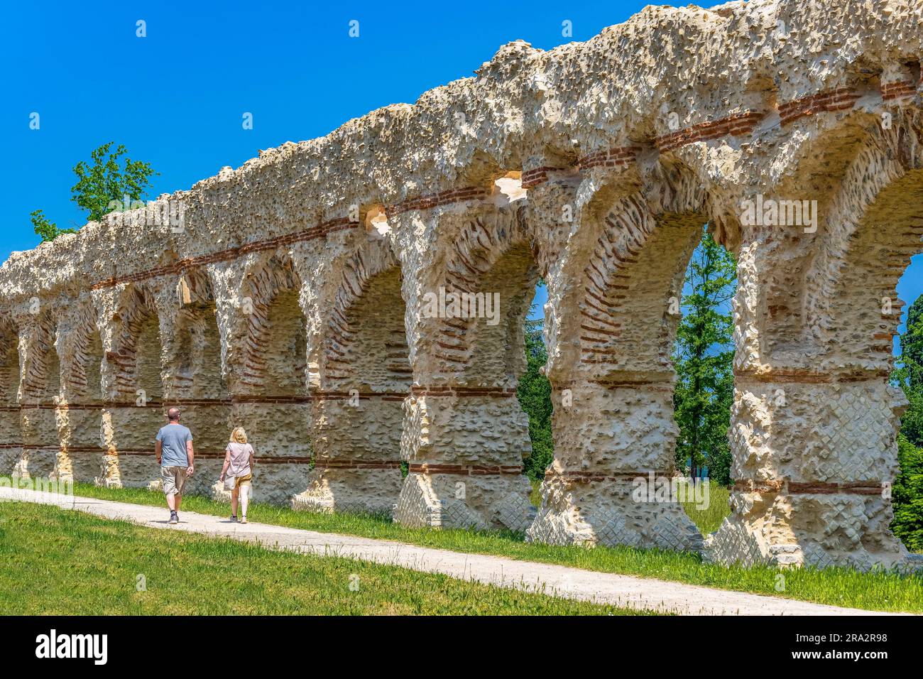 France, Rhone, Chaponost, remains of the Gier aqueduct, one of the ...