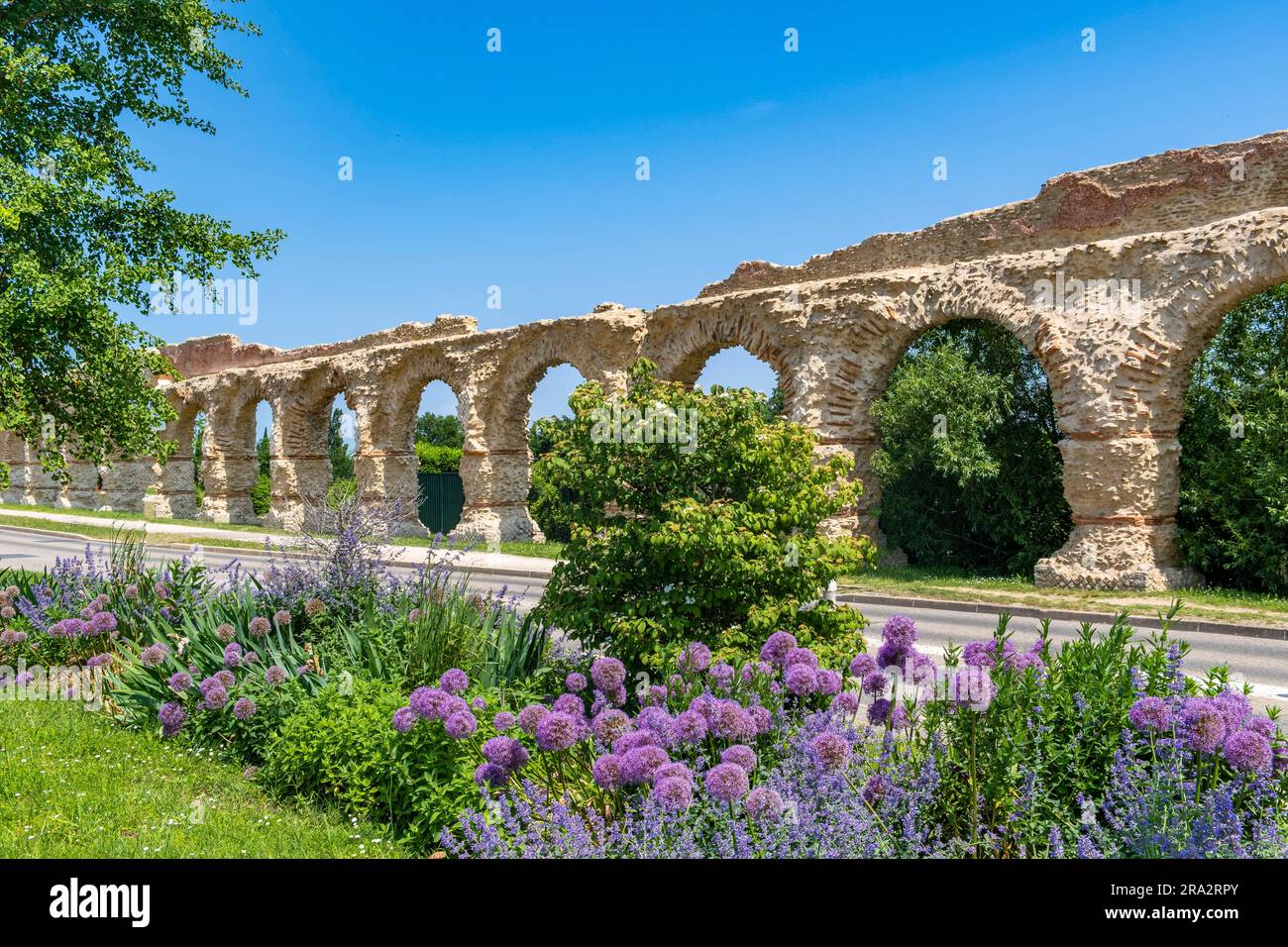 France, Rhone, Chaponost, remains of the Gier aqueduct, one of the ...