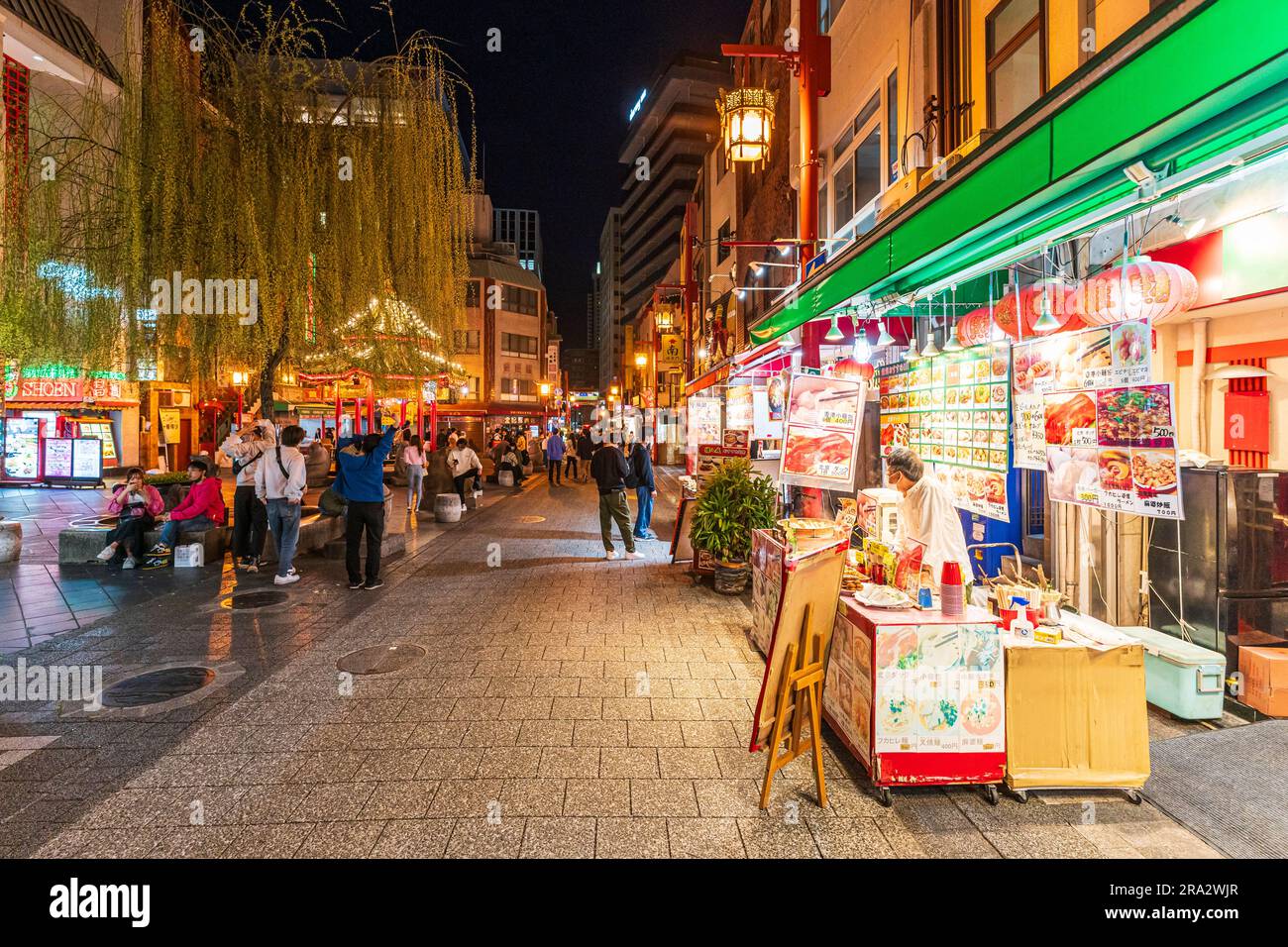 The popular Azumaya pavilion in Nankinmachi Square in Chinatown, Kobe ...