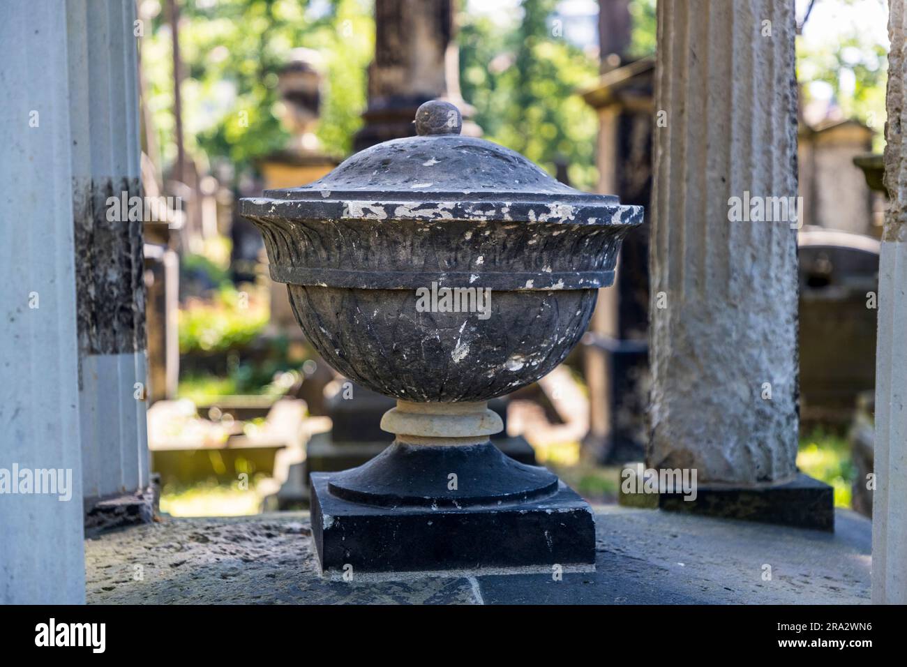 Wood bowl carving hi-res stock photography and images - Alamy