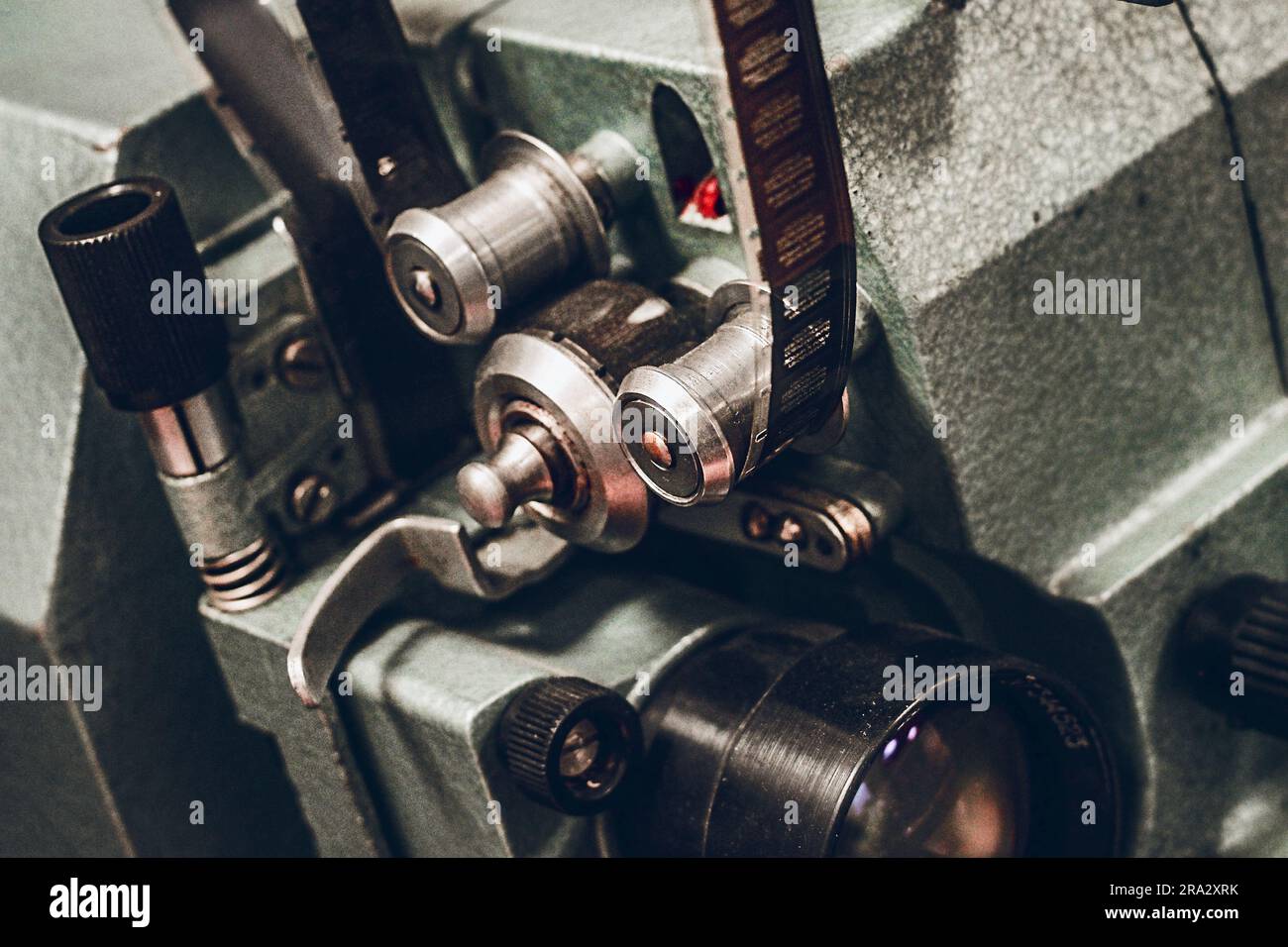 Filmstrip projector hi-res stock photography and images - Alamy