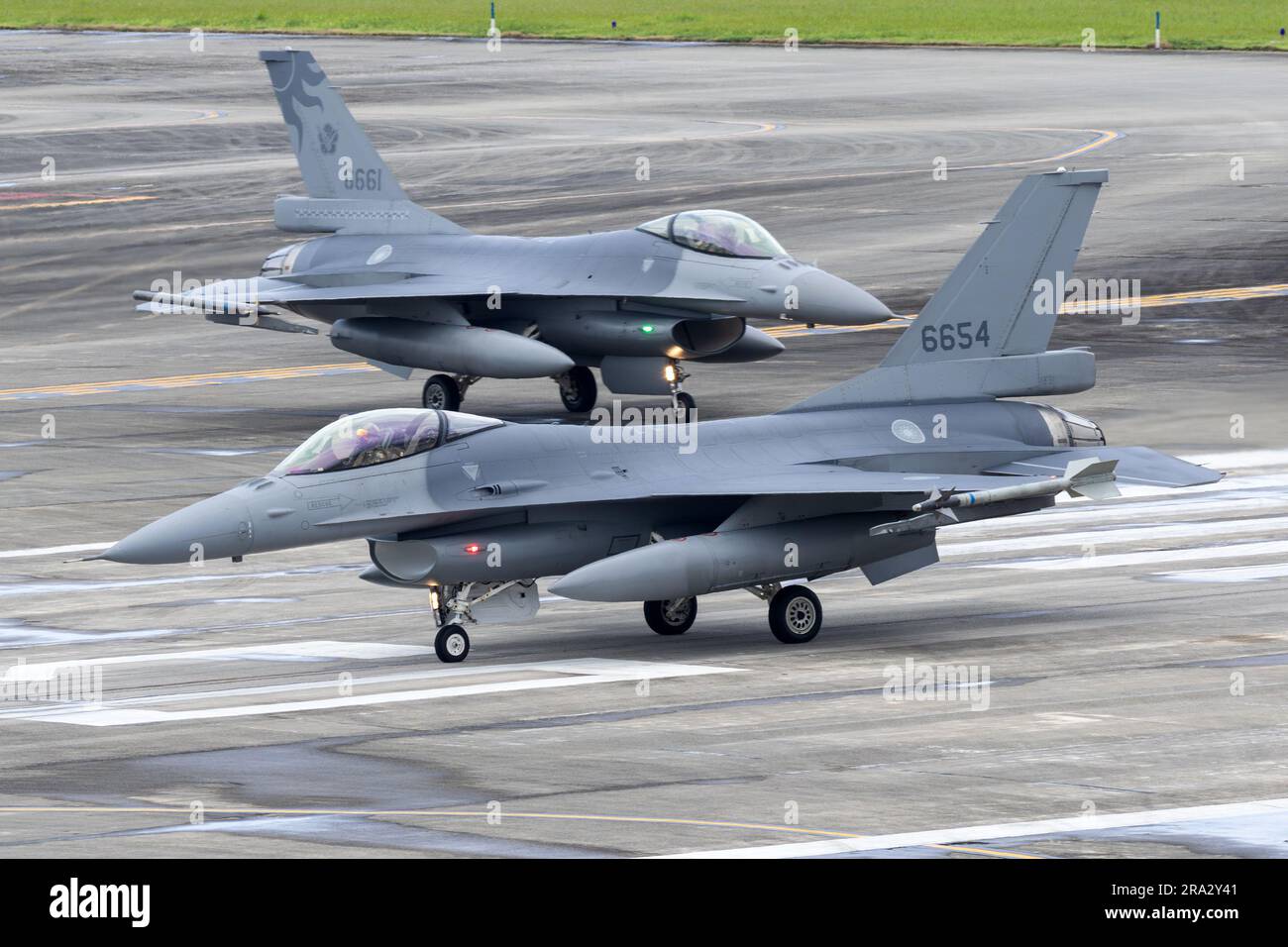 F 16v viper hi-res stock photography and images - Alamy
